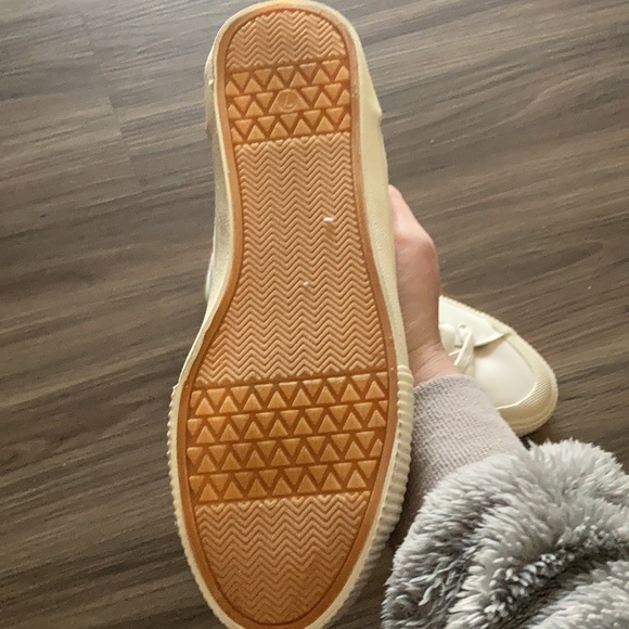 Universal Thread | Shoes | Universal Thread Cream Colored Sneakers ...